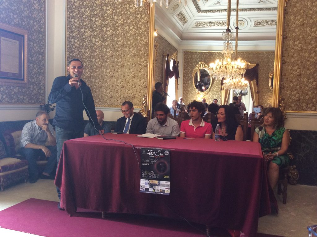 Giarre, domani sera concerto di beneficenza con Machan Taylor ed i Pink ...