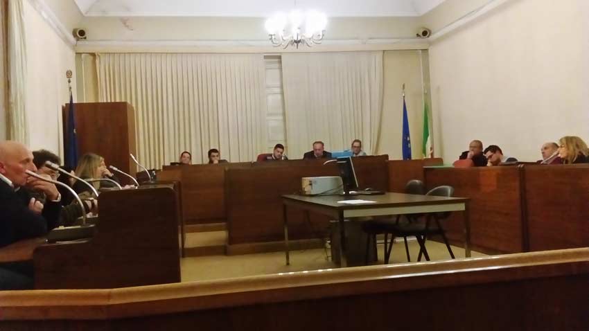 Mascali Animata Seduta Di Consiglio Comunale