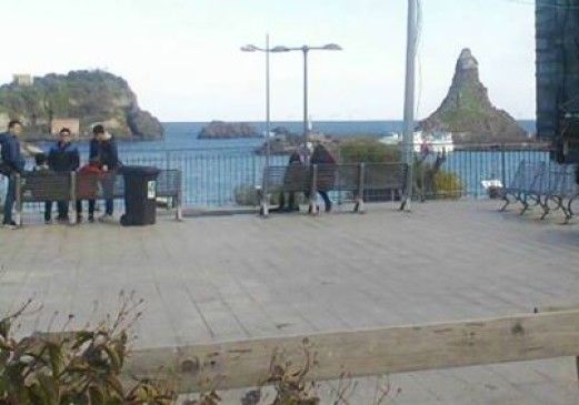 Aci Trezza, piazza Visconti: dopo oltre tre anni ancora interdetta “per ...