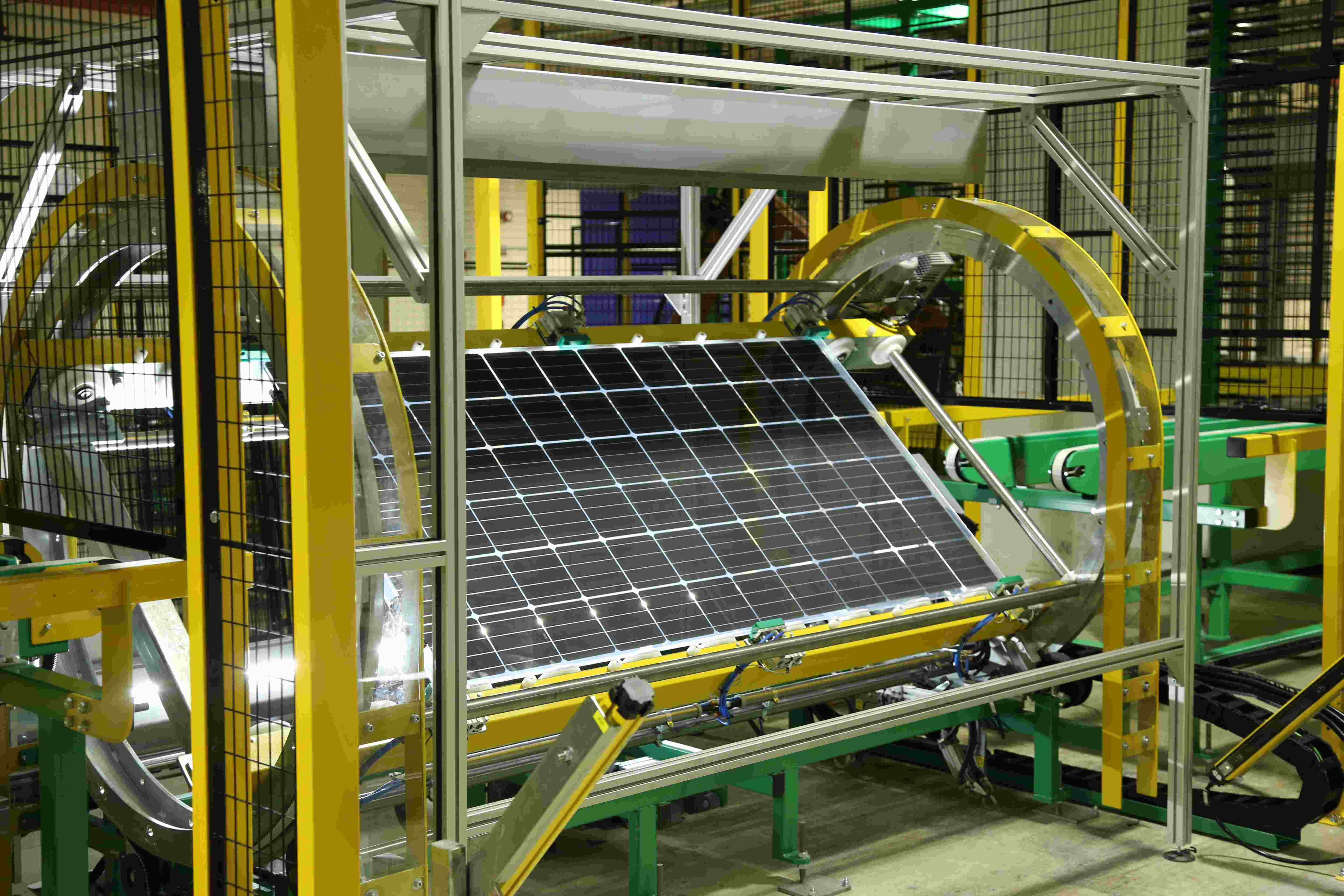 Catania, al via la nuova produzione della fabbrica 3Sun per la ...