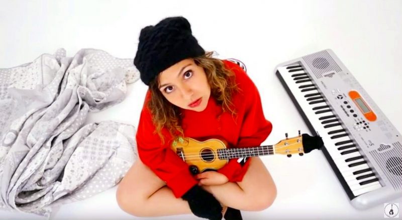 Da Mascali la ragazza con l'ukulele: Alessandra Fichera "Alex AllyFy"