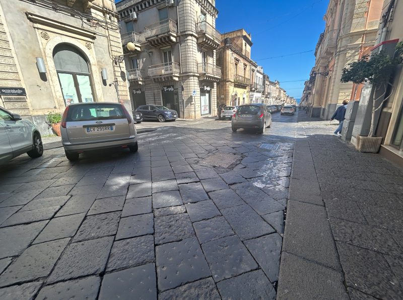 Giarre, segnaletica orizzontale sbiadita in troppe strade. L'allarme di ...