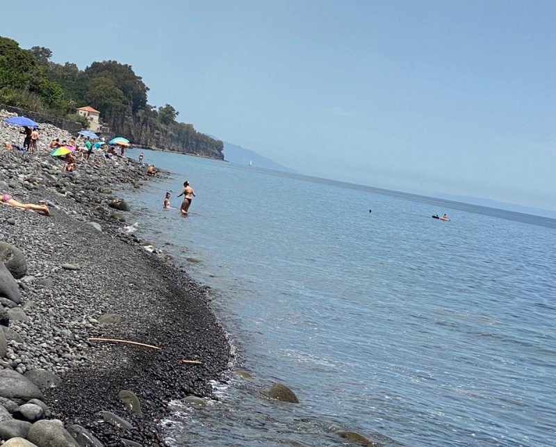 Fondachello e Praiola, riecco i reflui fognari in mare. Allarme per la ...