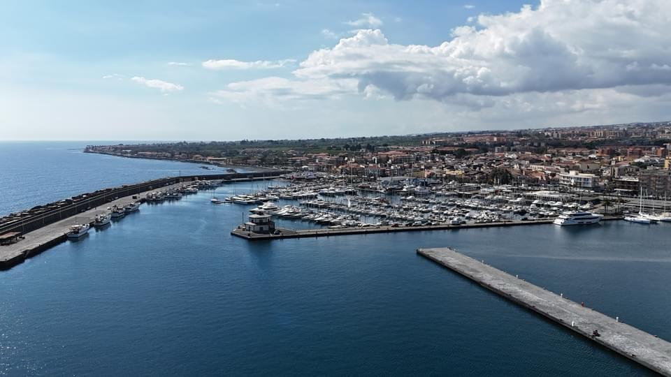 Marina di Riposto-Porto dell’Etna, monumento dedicato alla memoria del ...
