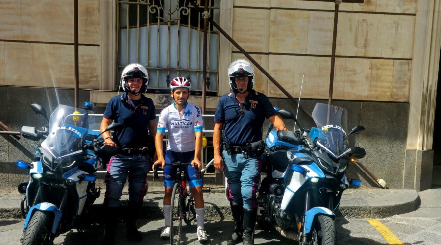 A passeggio con uno scooter rubato "pensano bene" di rubare una costosa bici: beccati dalla ...