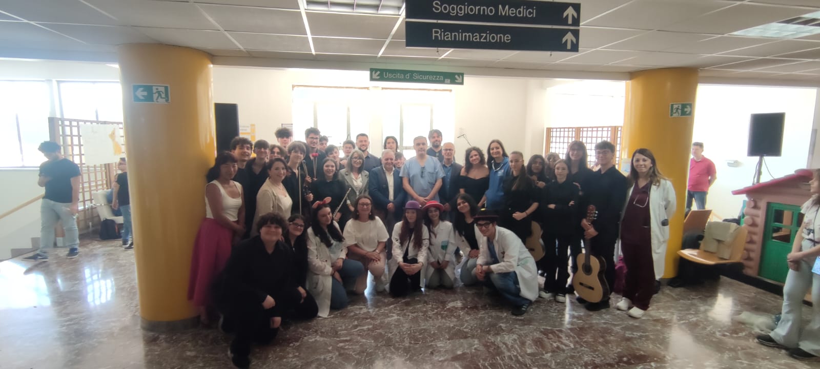 Grandi emozioni per alcuni giovani studenti Michele Amari al reparto ...