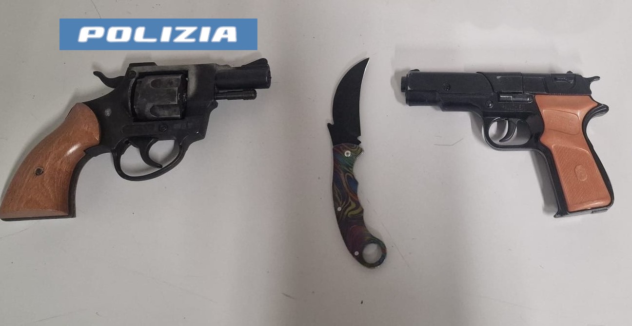 Rapinano a mano armata di 20 euro alcuni coetanei: arrestati due ...