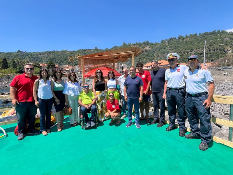 Acireale, inaugurato a Santa Tecla il solarium accessibile a tutti ...